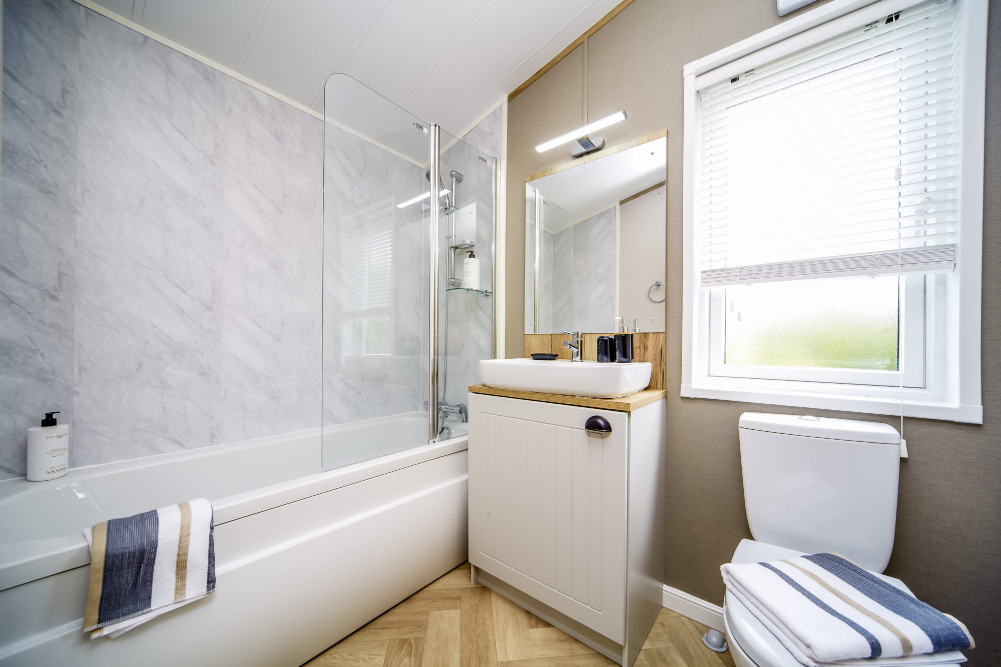 atlas-2022-debonair-lodge-004-1 - Foxhunter Park